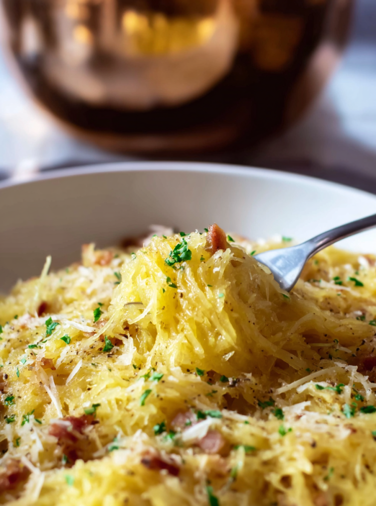 Spaghetti Squash Carbonara Recipe (Low-Carb & Easy) - Tasty Home Cooks